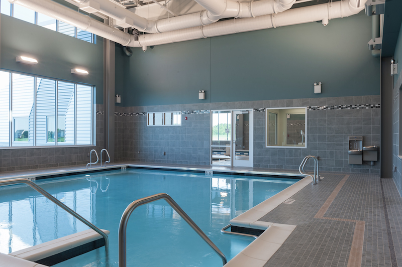 Indoor deep therapy pool - logossalo