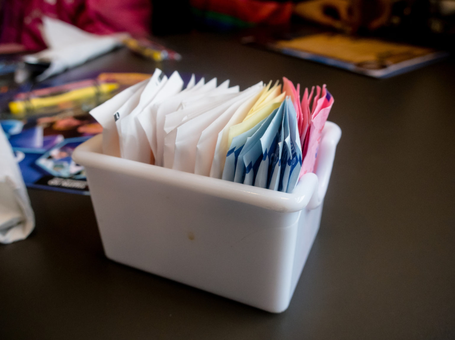 Weekly Dietitian Tip: What's the difference in colored sugar packets ...
